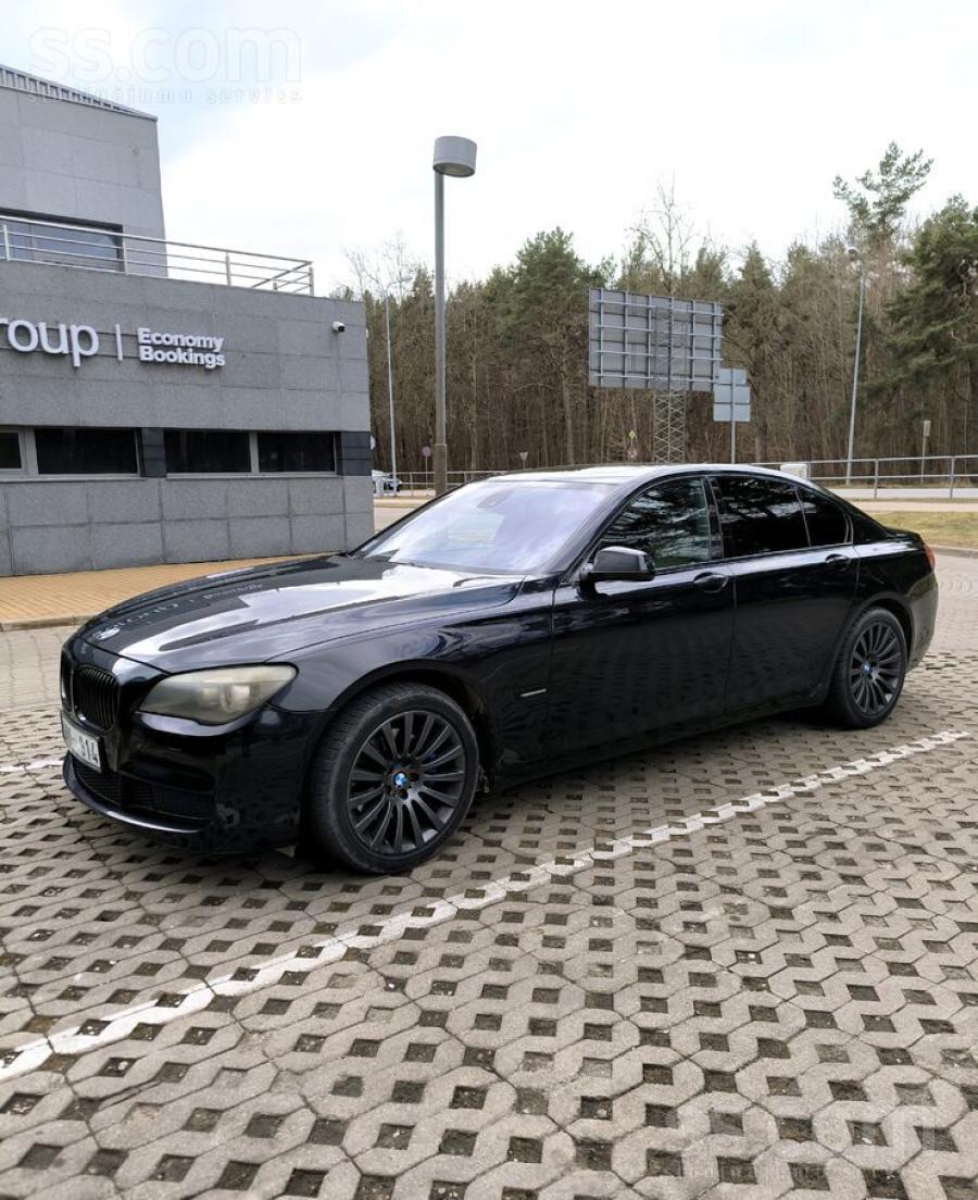 Black BMW 730 2009 in Riga, with an engine capacity of 3.00 L and mileage of 338 thousand km for 9500 €, photo 1 on AUTOMOTO.COM.LV