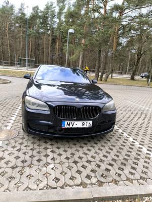 Black BMW 730 2009 in Riga, with an engine capacity of 3.00 L and mileage of 338 thousand km for 9500 €, photo 3 on AUTOMOTO.COM.LV