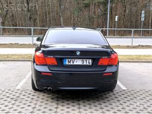 Black BMW 730 2009 in Riga, with an engine capacity of 3.00 L and mileage of 338 thousand km for 9500 €, photo 5 on AUTOMOTO.COM.LV