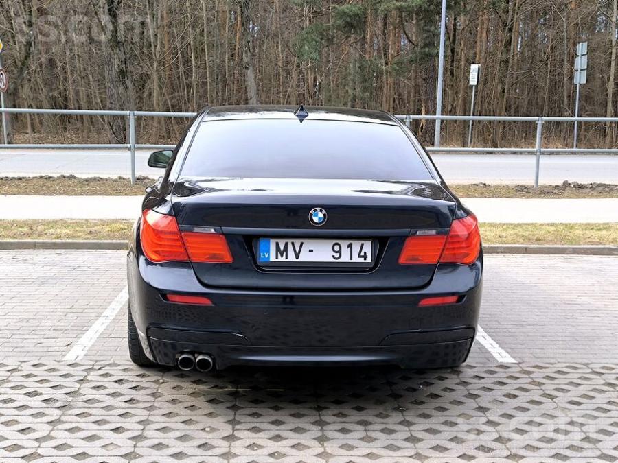Black BMW 730 2009 in Riga, with an engine capacity of 3.00 L and mileage of 338 thousand km for 9500 €, photo 5 on AUTOMOTO.COM.LV