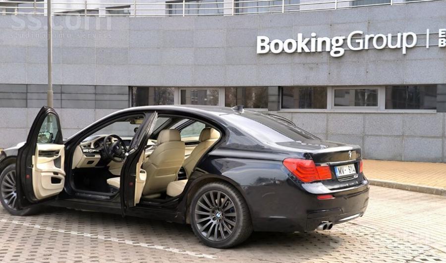 Black BMW 730 2009 in Riga, with an engine capacity of 3.00 L and mileage of 338 thousand km for 9500 €, photo 7 on AUTOMOTO.COM.LV
