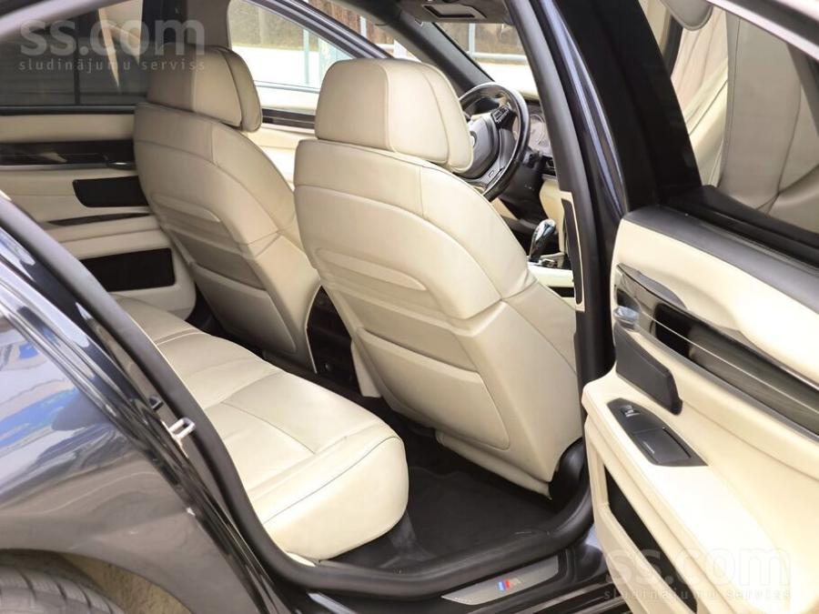 Black BMW 730 2009 in Riga, with an engine capacity of 3.00 L and mileage of 338 thousand km for 9500 €, photo 9 on AUTOMOTO.COM.LV