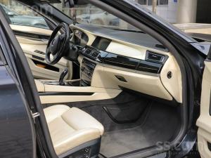 Black BMW 730 2009 in Riga, with an engine capacity of 3.00 L and mileage of 338 thousand km for 9500 €, photo 11 on AUTOMOTO.COM.LV