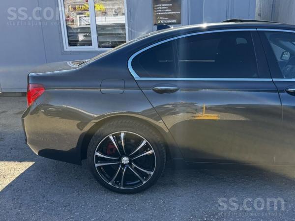 Melns BMW 730 2009 Daugavpils, ar dzinēja tilpumu 3.00 L un nobraukumu 0 tūkst. km par 9500 €, foto 8 vietnē AUTOMOTO.COM.LV