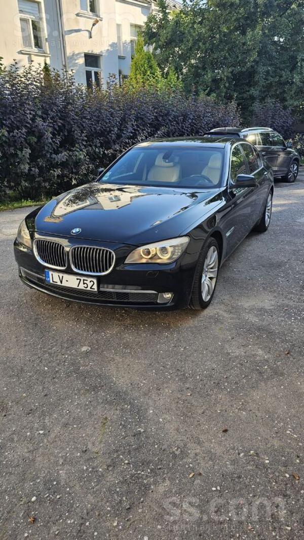 Black BMW 730 2009 in Riga, with an engine capacity of 3.00 L and mileage of 290 thousand km for 8999 €, photo 4 on AUTOMOTO.COM.LV