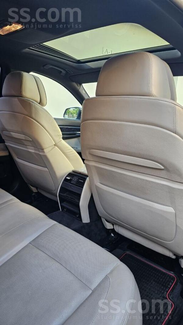 Black BMW 730 2009 in Riga, with an engine capacity of 3.00 L and mileage of 290 thousand km for 8999 €, photo 7 on AUTOMOTO.COM.LV