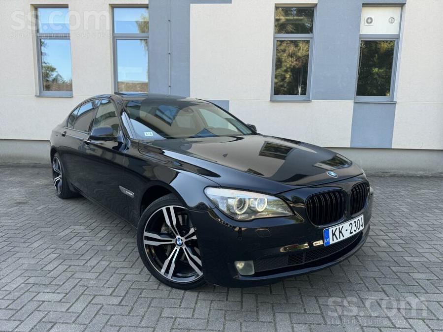 Black BMW 730 2009 in Jelgava, with an engine capacity of 3.00 L and mileage of 380 thousand km for 8500 €, photo 3 on AUTOMOTO.COM.LV