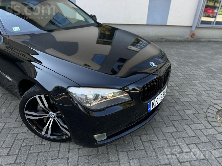 Black BMW 730 2009 in Jelgava, with an engine capacity of 3.00 L and mileage of 380 thousand km for 8500 €, photo 4 on AUTOMOTO.COM.LV