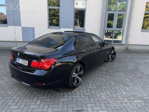 Black BMW 730 2009 in Jelgava, with an engine capacity of 3.00 L and mileage of 380 thousand km for 8500 €, photo 8 on AUTOMOTO.COM.LV