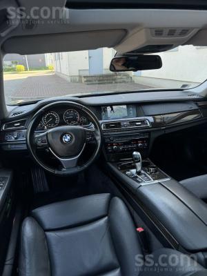 Black BMW 730 2009 in Jelgava, with an engine capacity of 3.00 L and mileage of 380 thousand km for 8500 €, photo 13 on AUTOMOTO.COM.LV