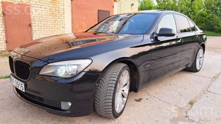 Black BMW 730 2009 in Daugavpils, with an engine capacity of 3.00 L and mileage of 291 thousand km for 9700 €, photo 4 on AUTOMOTO.COM.LV