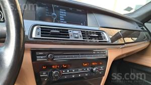 Black BMW 730 2009 in Daugavpils, with an engine capacity of 3.00 L and mileage of 291 thousand km for 9700 €, photo 9 on AUTOMOTO.COM.LV