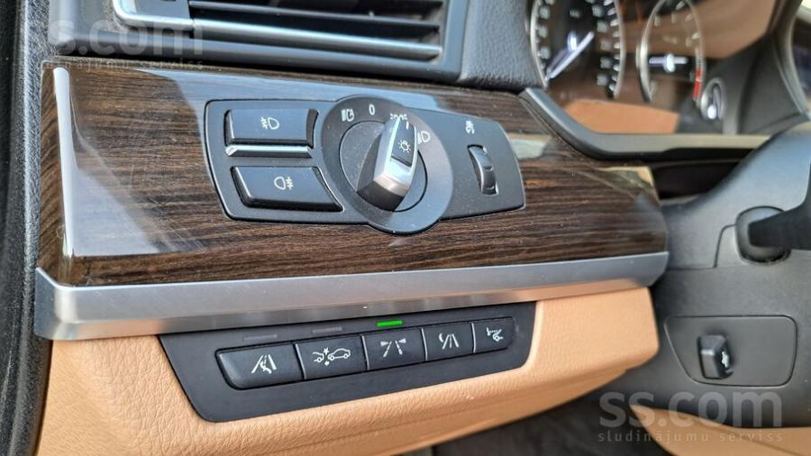 Black BMW 730 2009 in Daugavpils, with an engine capacity of 3.00 L and mileage of 291 thousand km for 9700 €, photo 12 on AUTOMOTO.COM.LV