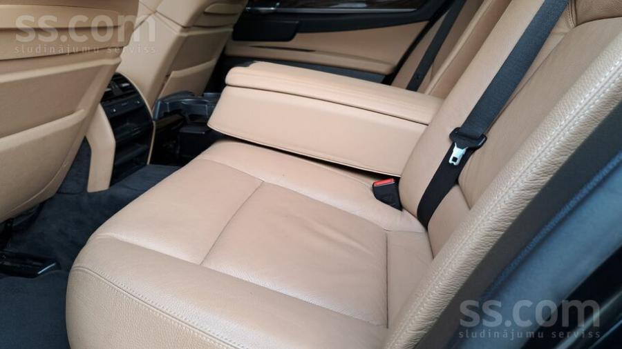 Black BMW 730 2009 in Daugavpils, with an engine capacity of 3.00 L and mileage of 291 thousand km for 9700 €, photo 13 on AUTOMOTO.COM.LV