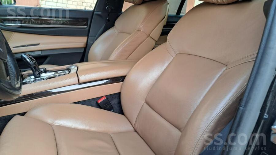 Black BMW 730 2009 in Daugavpils, with an engine capacity of 3.00 L and mileage of 291 thousand km for 9700 €, photo 18 on AUTOMOTO.COM.LV