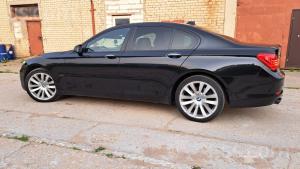 Black BMW 730 2009 in Daugavpils, with an engine capacity of 3.00 L and mileage of 291 thousand km for 9700 €, photo 25 on AUTOMOTO.COM.LV
