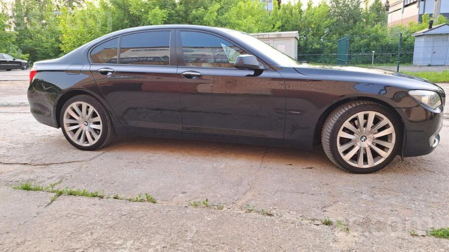 Black BMW 730 2009 in Daugavpils, with an engine capacity of 3.00 L and mileage of 291 thousand km for 9700 €, photo 26 on AUTOMOTO.COM.LV