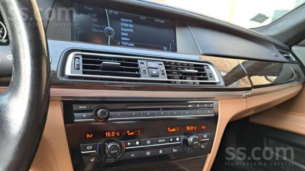 Black BMW 730 2009 in Daugavpils, with an engine capacity of 3.00 L and mileage of 291 thousand km for 9700 €, photo 7 on AUTOMOTO.COM.LV