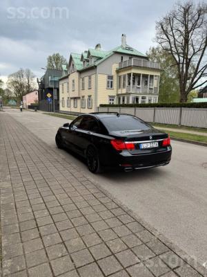 Black BMW 730 2009 in Riga, with an engine capacity of 3.00 L and mileage of 239 thousand km for 11495 €, photo 7 on AUTOMOTO.COM.LV