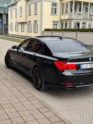 Black BMW 730 2009 in Riga, with an engine capacity of 3.00 L and mileage of 239 thousand km for 11495 €, photo 8 on AUTOMOTO.COM.LV
