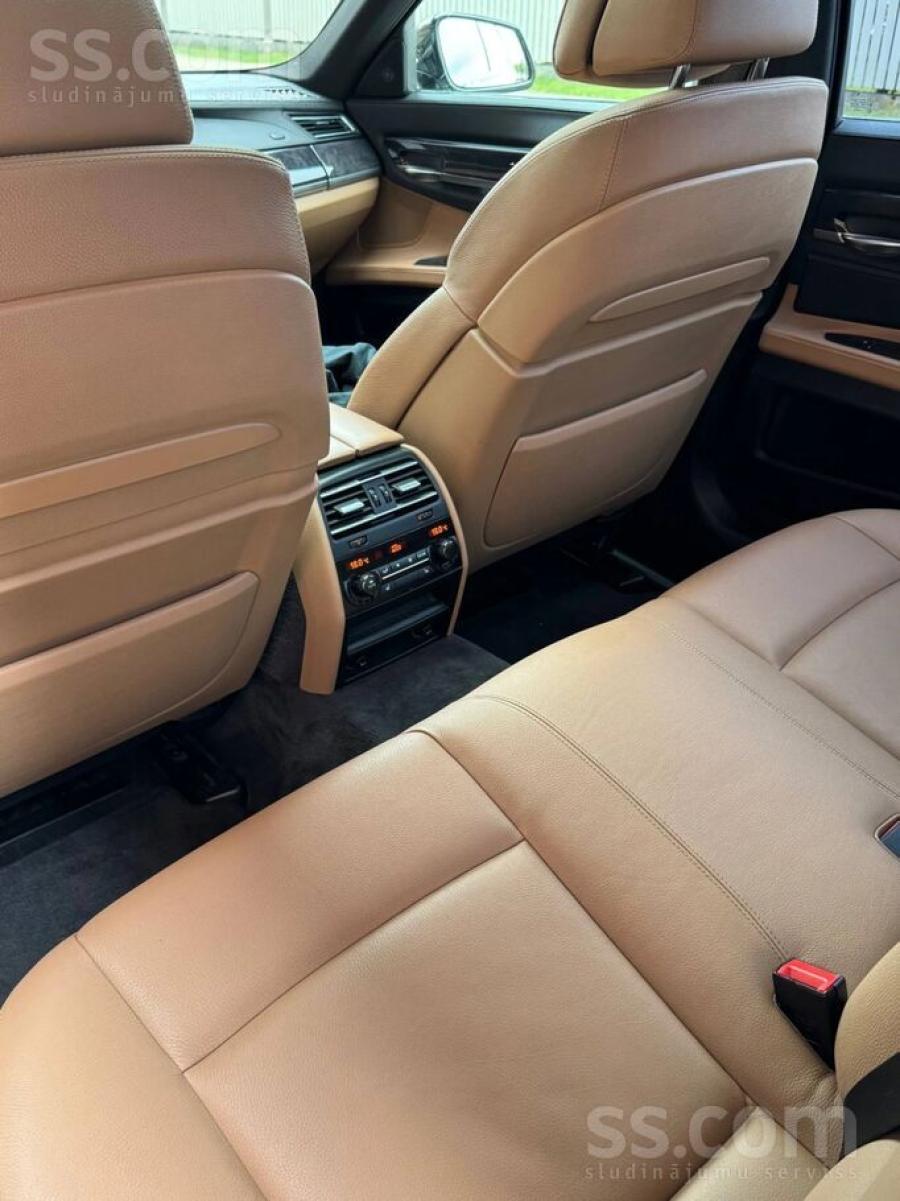 Black BMW 730 2009 in Riga, with an engine capacity of 3.00 L and mileage of 239 thousand km for 11495 €, photo 19 on AUTOMOTO.COM.LV