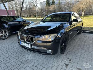 Melns BMW 730 2009 Kauņa, ar dzinēja tilpumu 3.00 L un nobraukumu 335 tūkst. km par 10000 €, foto  vietnē AUTOMOTO.COM.LV