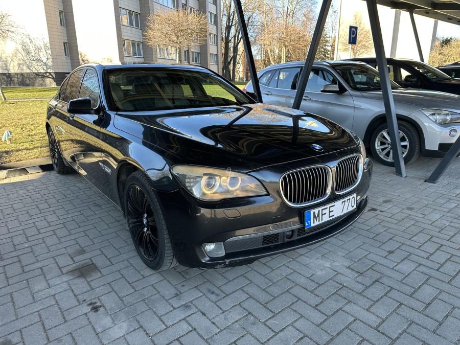 Melns BMW 730 2009 Kauņa, ar dzinēja tilpumu 3.00 L un nobraukumu 335 tūkst. km par 10000 €, foto 3 vietnē AUTOMOTO.COM.LV
