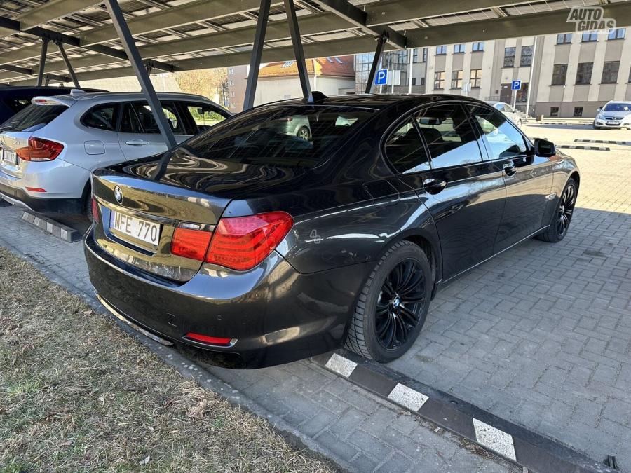 Melns BMW 730 2009 Kauņa, ar dzinēja tilpumu 3.00 L un nobraukumu 335 tūkst. km par 10000 €, foto 5 vietnē AUTOMOTO.COM.LV