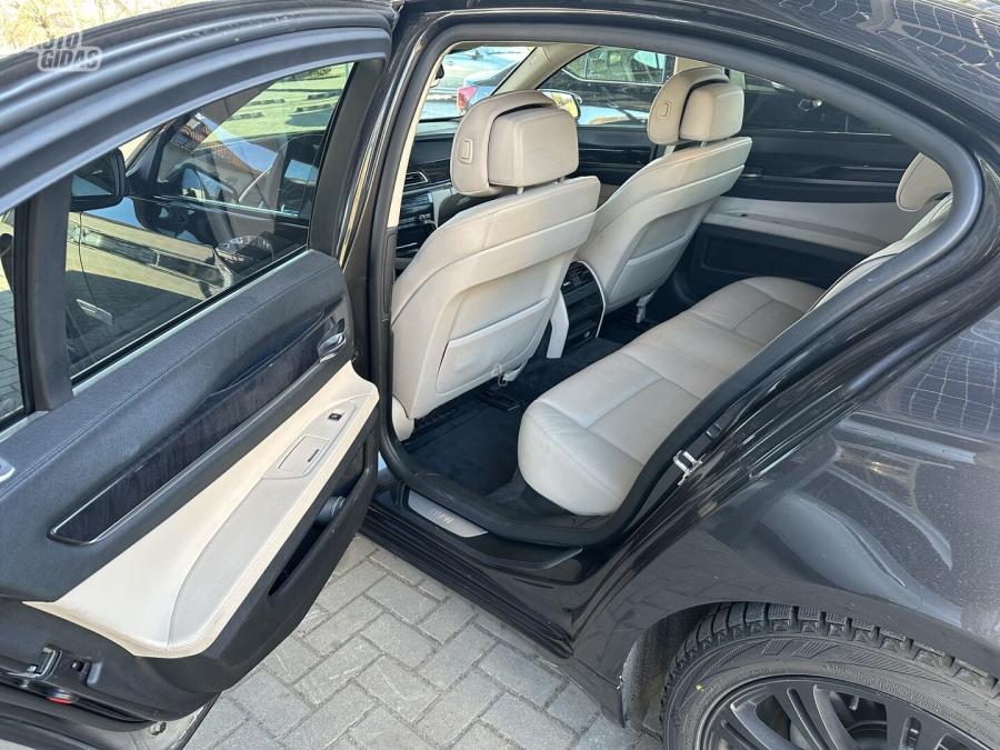Melns BMW 730 2009 Kauņa, ar dzinēja tilpumu 3.00 L un nobraukumu 335 tūkst. km par 10000 €, foto 14 vietnē AUTOMOTO.COM.LV