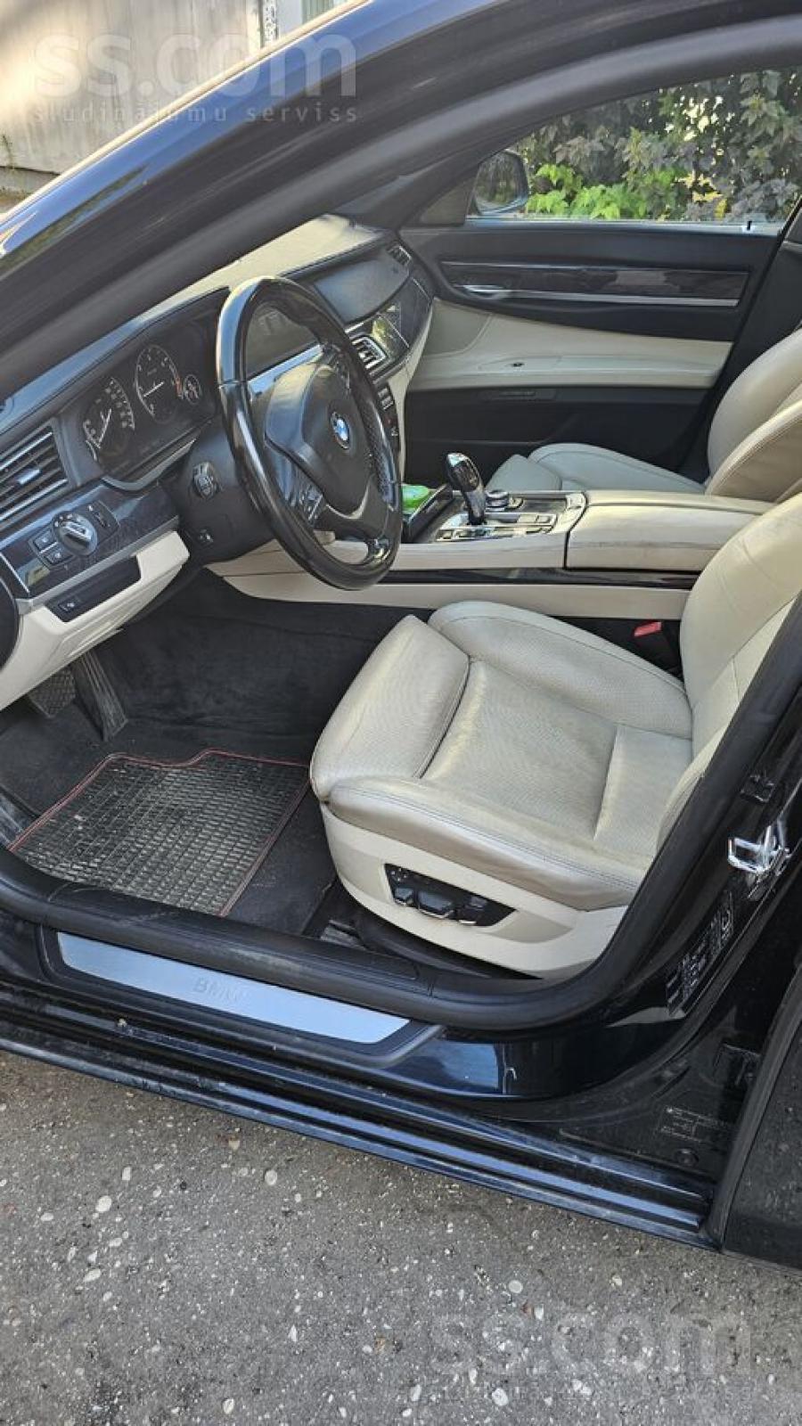 Black BMW 730 2009 in Riga, with an engine capacity of 3.00 L and mileage of 280 thousand km for 9900 €, photo 3 on AUTOMOTO.COM.LV