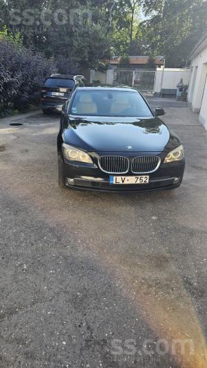 Black BMW 730 2009 in Riga, with an engine capacity of 3.00 L and mileage of 280 thousand km for 9900 €, photo 7 on AUTOMOTO.COM.LV