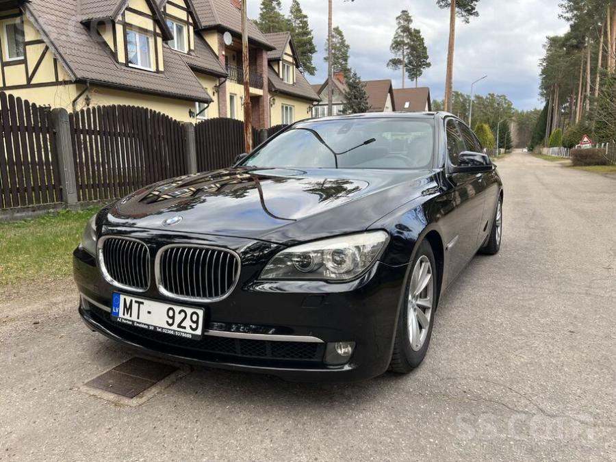 Black BMW 730 2009 in Riga, with an engine capacity of 3.00 L and mileage of 323 thousand km for 8500 €, photo 1 on AUTOMOTO.COM.LV