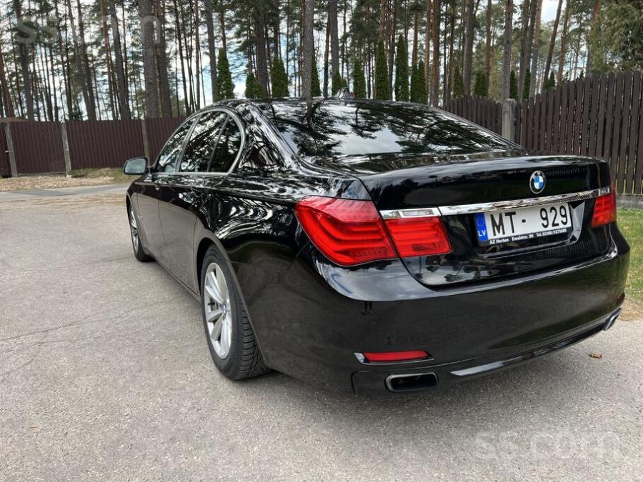 Black BMW 730 2009 in Riga, with an engine capacity of 3.00 L and mileage of 323 thousand km for 8500 €, photo 8 on AUTOMOTO.COM.LV