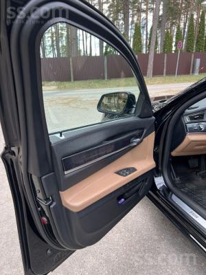 Black BMW 730 2009 in Riga, with an engine capacity of 3.00 L and mileage of 323 thousand km for 8500 €, photo 13 on AUTOMOTO.COM.LV