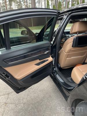 Black BMW 730 2009 in Riga, with an engine capacity of 3.00 L and mileage of 323 thousand km for 8500 €, photo 14 on AUTOMOTO.COM.LV