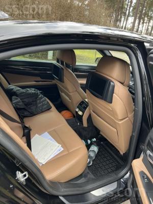 Black BMW 730 2009 in Riga, with an engine capacity of 3.00 L and mileage of 323 thousand km for 8500 €, photo 17 on AUTOMOTO.COM.LV