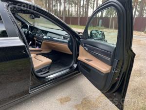 Black BMW 730 2009 in Riga, with an engine capacity of 3.00 L and mileage of 323 thousand km for 8500 €, photo 18 on AUTOMOTO.COM.LV