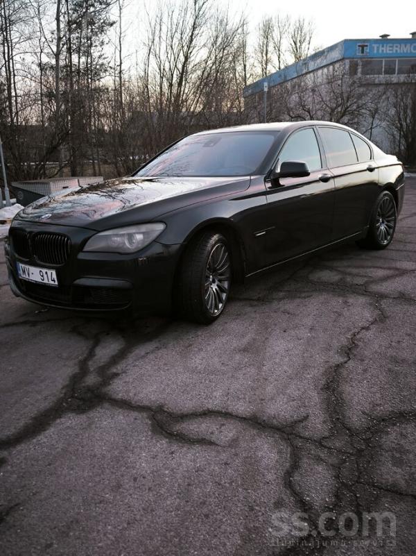 Black BMW 730 2009 in Riga, with an engine capacity of 3.00 L and mileage of 338 thousand km for 11490 €, photo 1 on AUTOMOTO.COM.LV