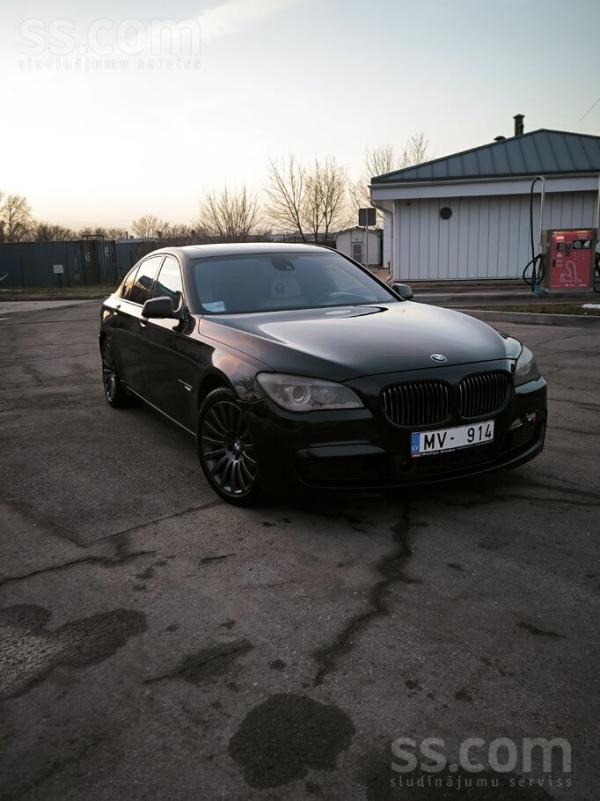 Black BMW 730 2009 in Riga, with an engine capacity of 3.00 L and mileage of 338 thousand km for 11490 €, photo 4 on AUTOMOTO.COM.LV