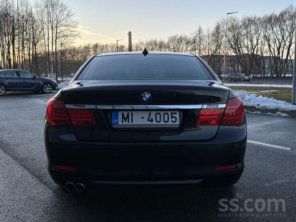 Black BMW 730 2009 in Liepaja, with an engine capacity of 3.00 L and mileage of 267 thousand km for 8700 €, photo 5 on AUTOMOTO.COM.LV