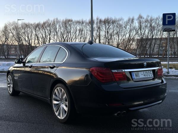Black BMW 730 2009 in Liepaja, with an engine capacity of 3.00 L and mileage of 267 thousand km for 8700 €, photo 6 on AUTOMOTO.COM.LV
