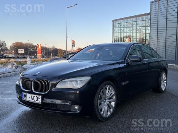 Black BMW 730 2009 in Liepaja, with an engine capacity of 3.00 L and mileage of 267 thousand km for 8700 €, photo 8 on AUTOMOTO.COM.LV