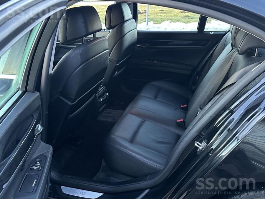 Melns BMW 730 2009 Liepāja, ar dzinēja tilpumu 3.00 L un nobraukumu 267 tūkst. km par 8700 €, foto 10 vietnē AUTOMOTO.COM.LV