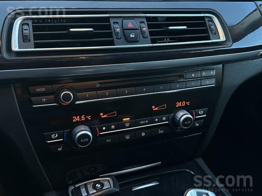 Melns BMW 730 2009 Liepāja, ar dzinēja tilpumu 3.00 L un nobraukumu 267 tūkst. km par 8700 €, foto 24 vietnē AUTOMOTO.COM.LV