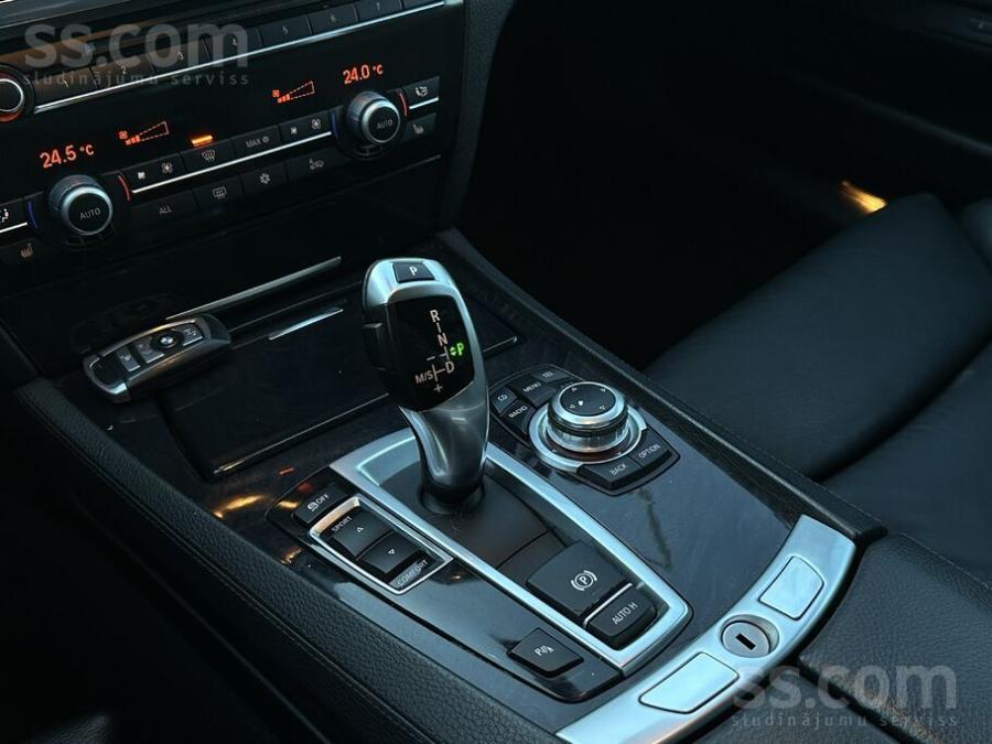 Melns BMW 730 2009 Liepāja, ar dzinēja tilpumu 3.00 L un nobraukumu 267 tūkst. km par 8700 €, foto 25 vietnē AUTOMOTO.COM.LV