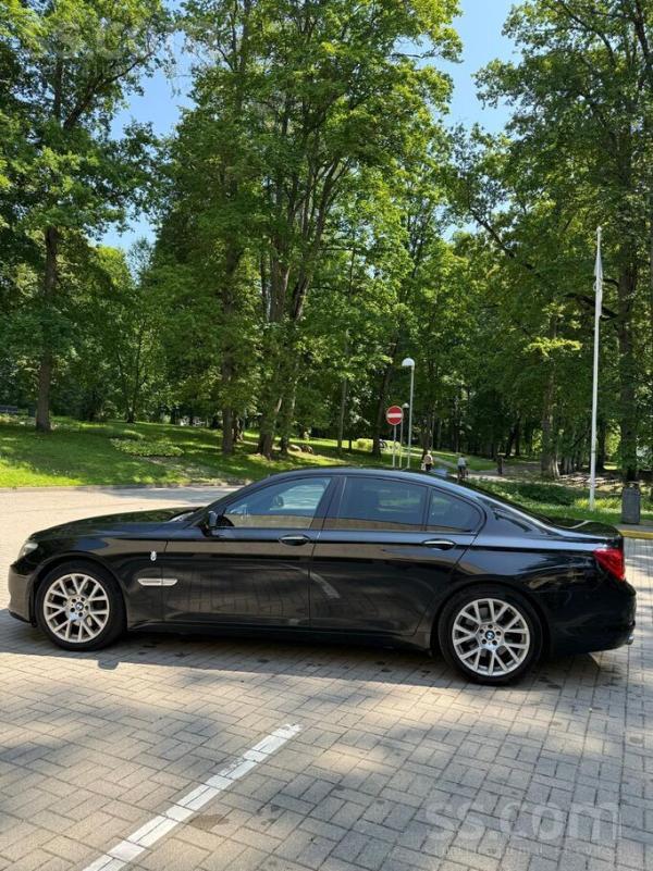 Melns BMW 730 2009 Rīga, ar dzinēja tilpumu 3.00 L un nobraukumu 284 tūkst. km par 9700 €, foto 1 vietnē AUTOMOTO.COM.LV