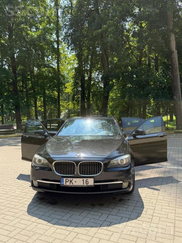 Melns BMW 730 2009 Rīga, ar dzinēja tilpumu 3.00 L un nobraukumu 284 tūkst. km par 9700 €, foto 3 vietnē AUTOMOTO.COM.LV