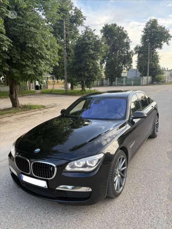 Black BMW 730 2009 in Ukmerge, with an engine capacity of 2.99 L and mileage of 443 thousand km for 8800 €, photo 1 on AUTOMOTO.COM.LV