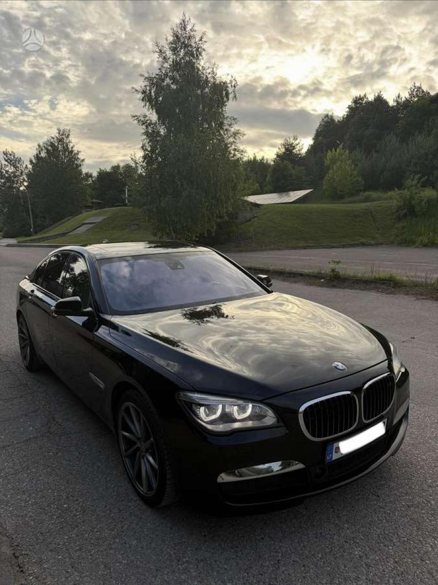 Black BMW 730 2009 in Ukmerge, with an engine capacity of 2.99 L and mileage of 443 thousand km for 8800 €, photo 3 on AUTOMOTO.COM.LV