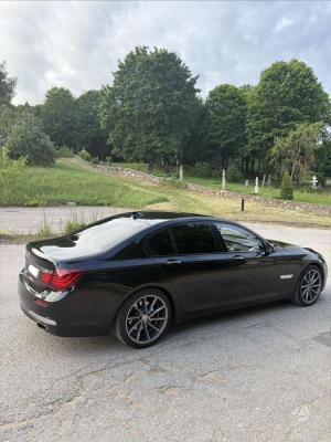 Black BMW 730 2009 in Ukmerge, with an engine capacity of 2.99 L and mileage of 443 thousand km for 8800 €, photo 4 on AUTOMOTO.COM.LV